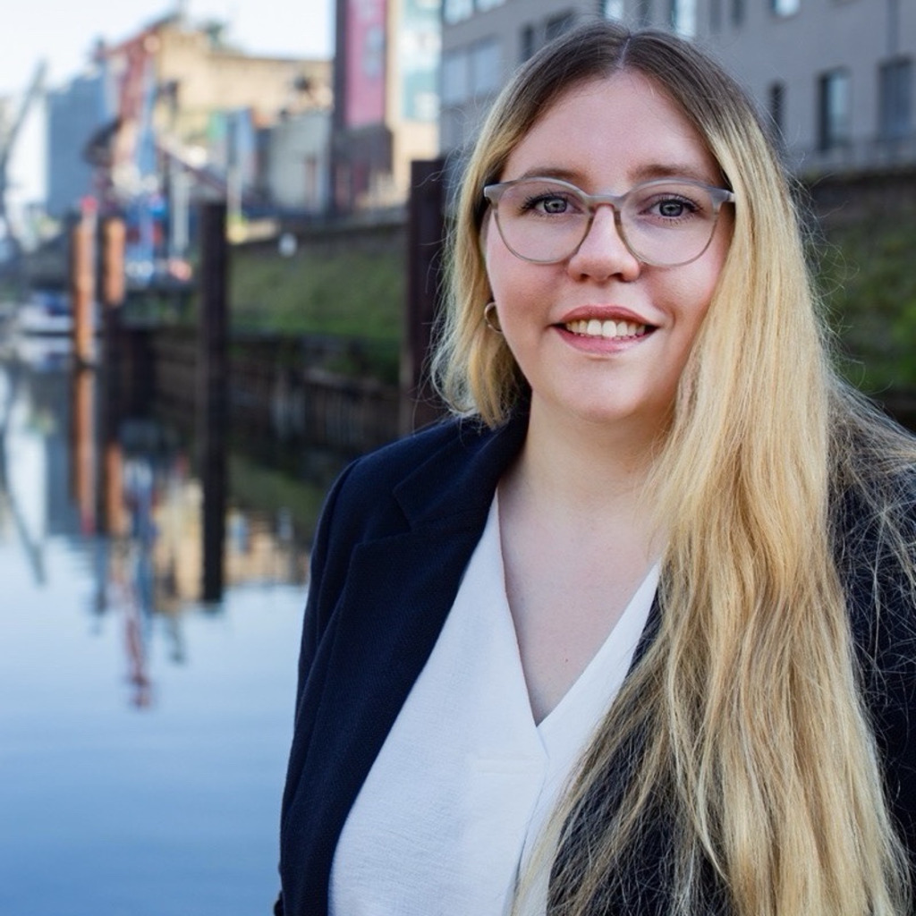 Simone van Rhee - Kauffrau - Titzkus Markisen und Rollladen | XING