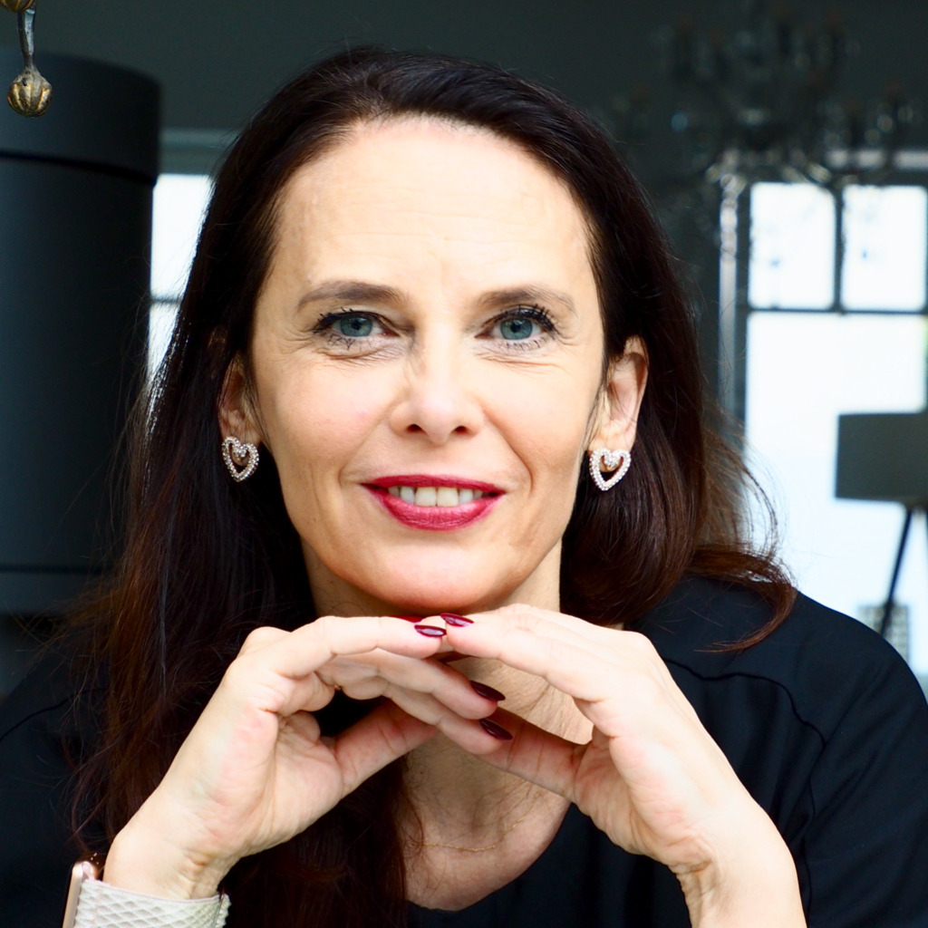 Laura Behr's Instagram, Twitter & Facebook on IDCrawl