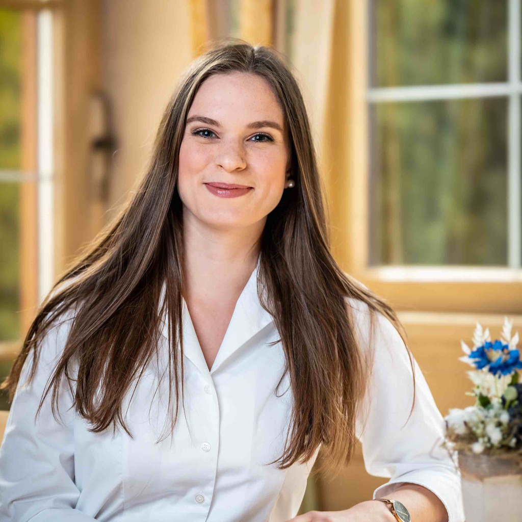 Isabelle Weirowski - Guest Service Agent - Holiday Inn Hotel & Suites ...