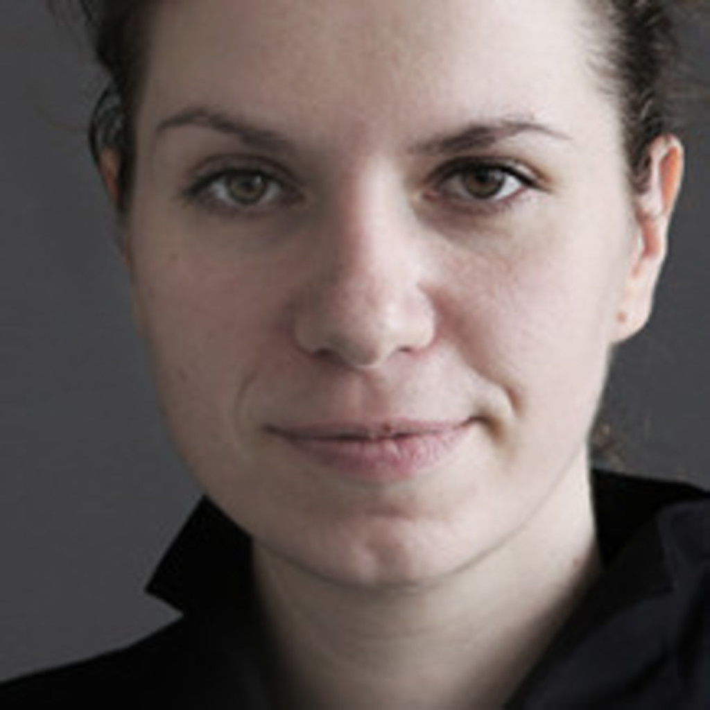 Kristin Lewitzka - Associate Director Interaction Engineering & Design ...