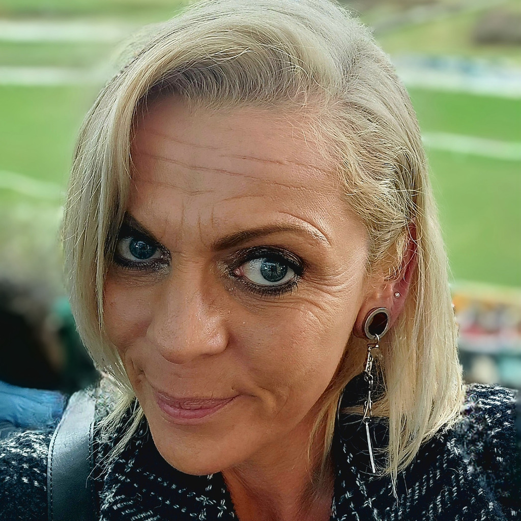 Simone Galonska - Zahnmedizinische Fachangestellte - Praxis Dr.In-Sook ...