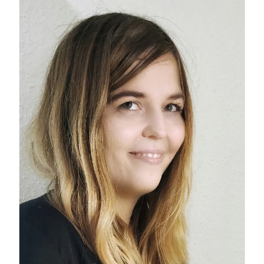 Victoria Dunker - Studienberaterin - FOM Hochschule für Oekonomie ...