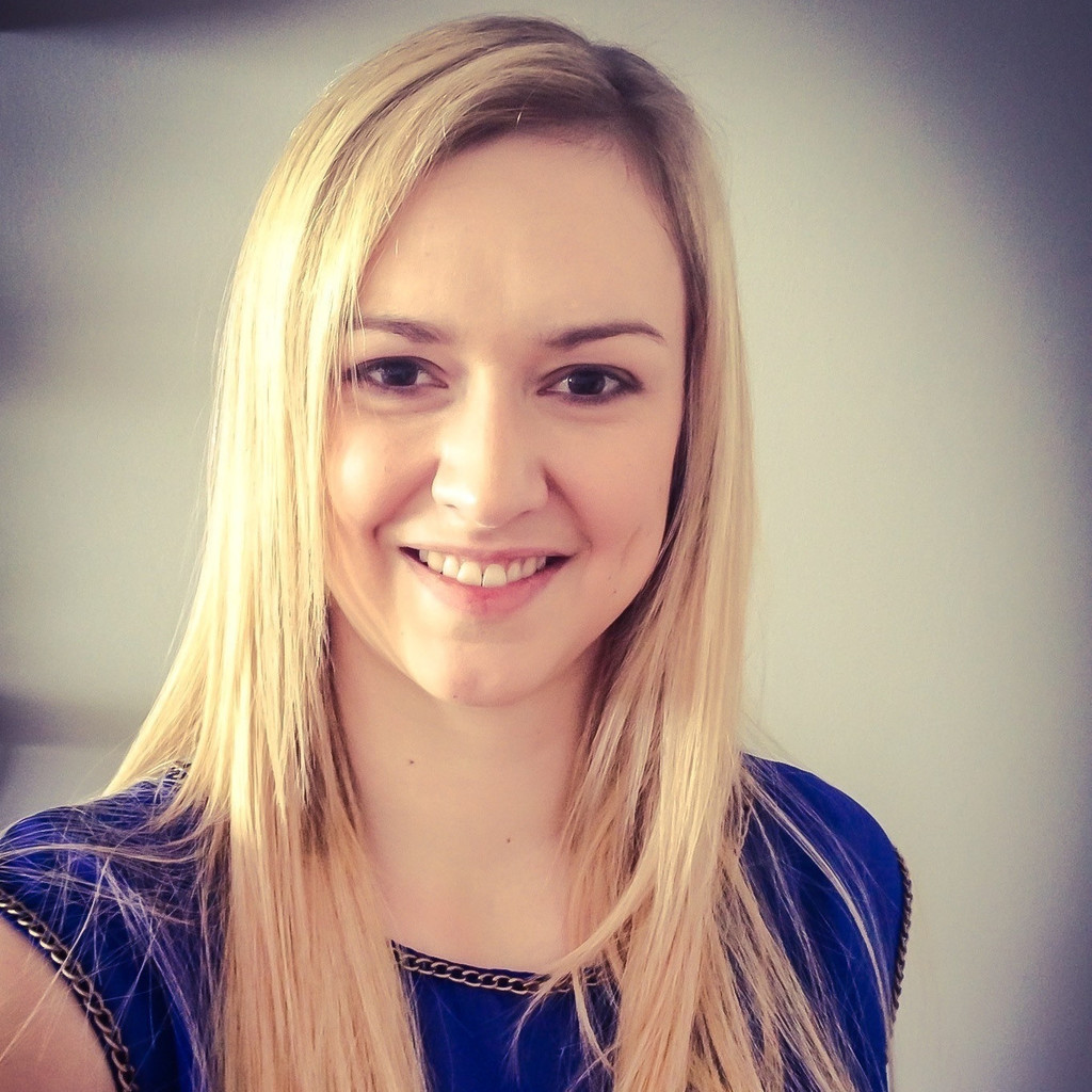 Carolin Schrimpf - Head of Social Media - Graphic Design & Artist ...