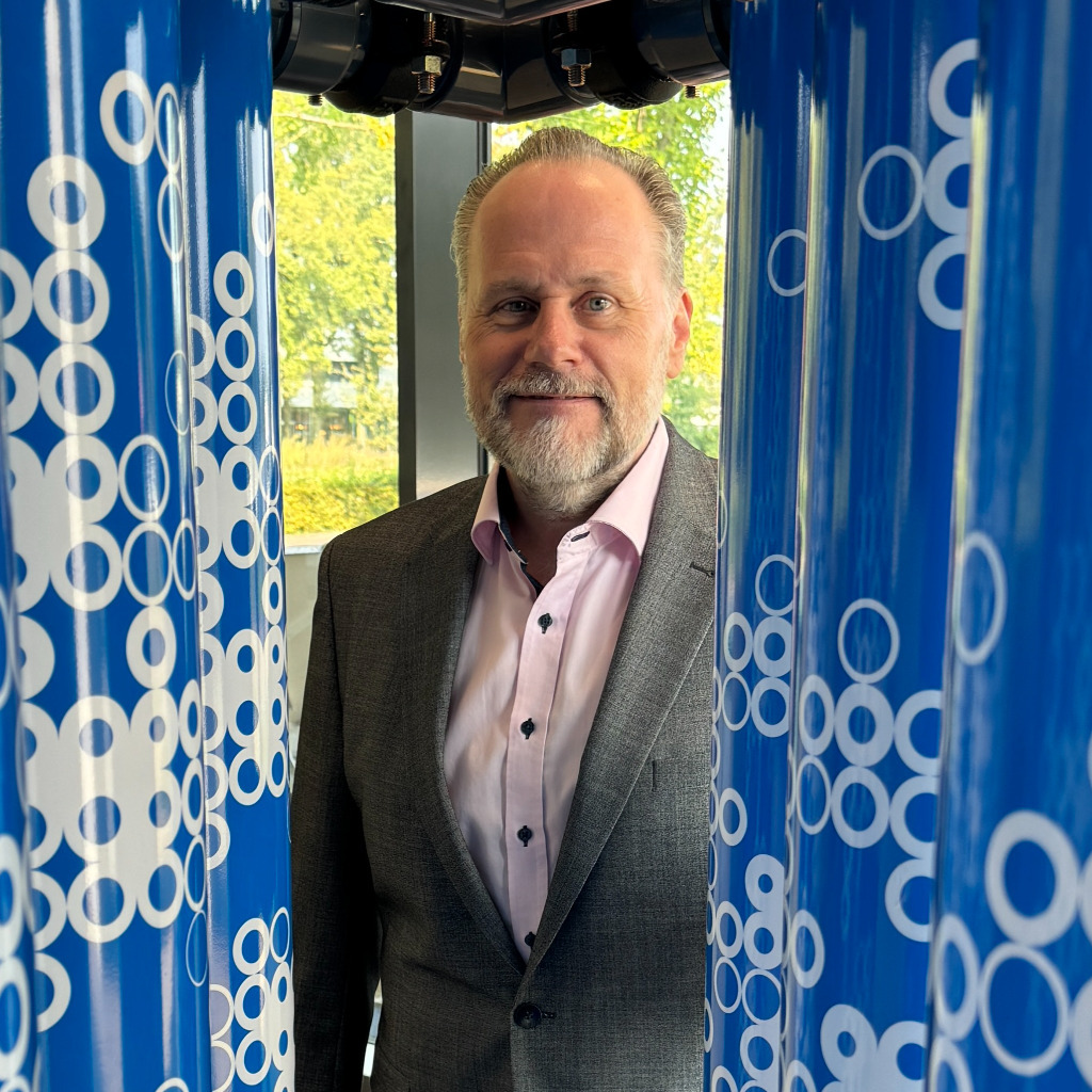 Gerhard Simon - BU Liquid Purification Technologies - Director Sales ...