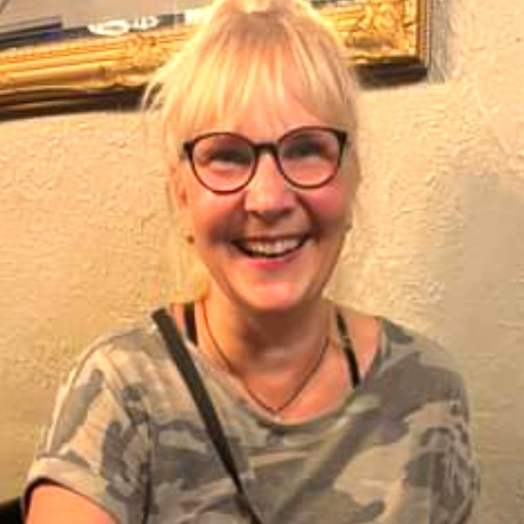 Heike Schmidt - IT-Applications Engineer - First Level Support ...