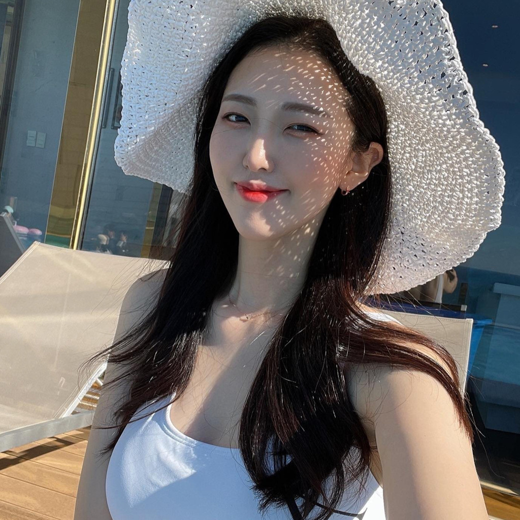 Li Lena - President and CEO - 我自己 | XING