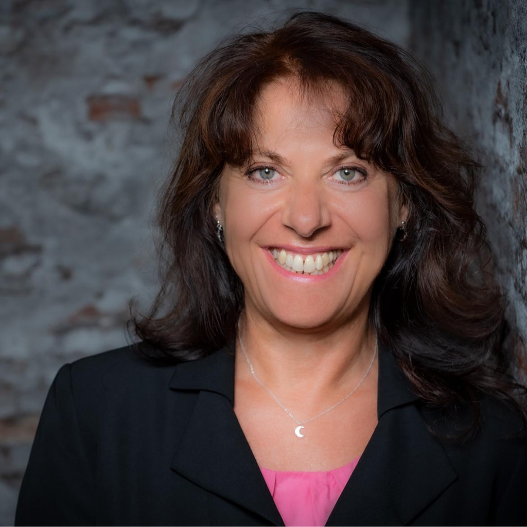 Monika Menzel - Leiterin Compensation & Benefit - HAUCK AUFHÄUSER LAMPE ...