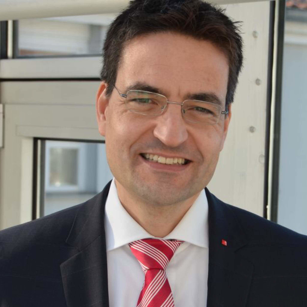 Prof. Dr. Alexander Kumpf - Dekan der Fakultät Betriebswirtschaft ...