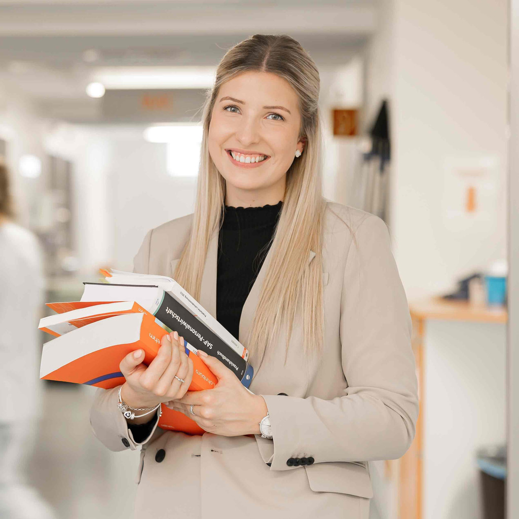 Laura Maschmann - Personalfachkauffrau - Europäischer Hochschulverbund ...