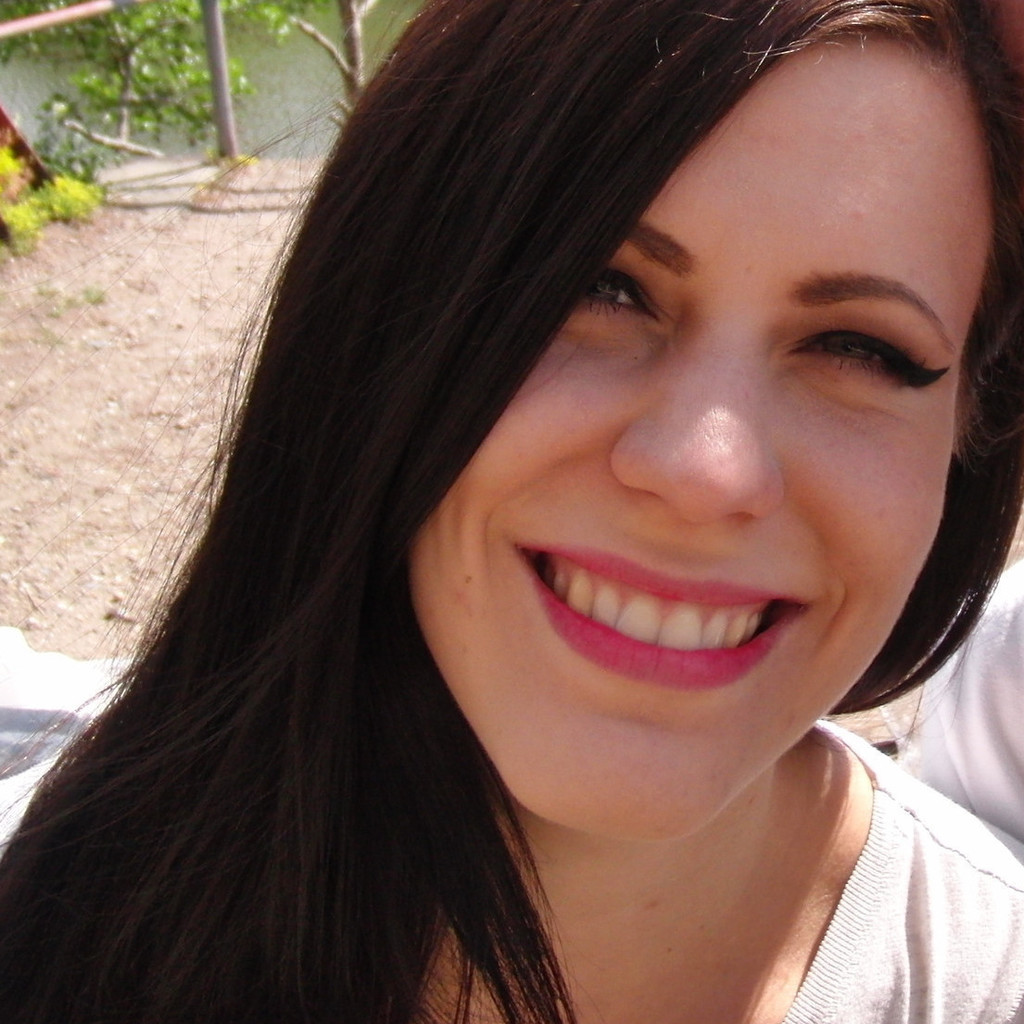 Lisa Rebmann - Senior Art Director | Illustratorin - Haus & Gross ...