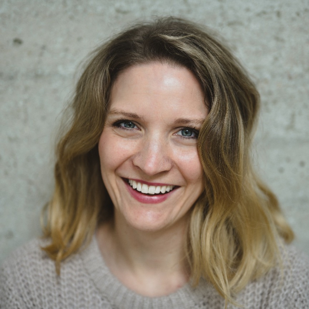 Laura Rasch - Senior Manager Customer Relationship Management - Fashion ...