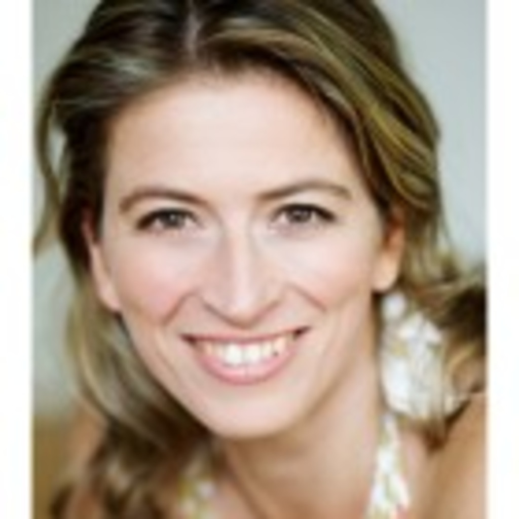 Simone Leona Hueber - Schauspielerin und Moderatorin - diverse | XING