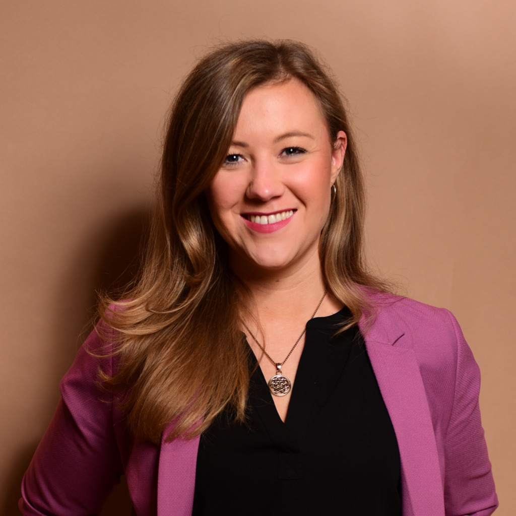 Laura Höing - Bereichsleiterin Customer Strategy, Insights & Data - AXA ...