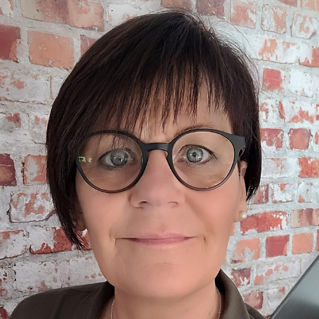 Stephanie Buck's Instagram, Twitter & Facebook on IDCrawl