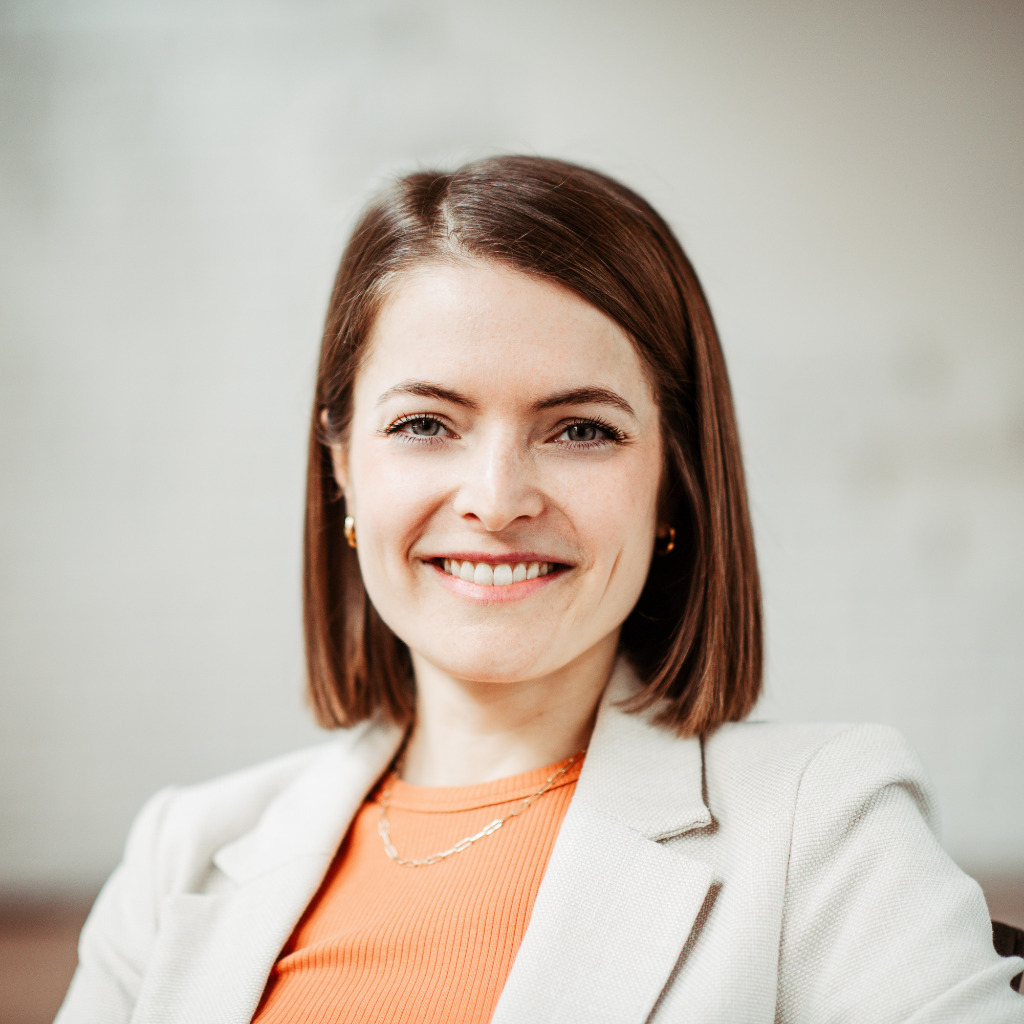 Anna Fischer - Business Managerin - herCAREER | XING