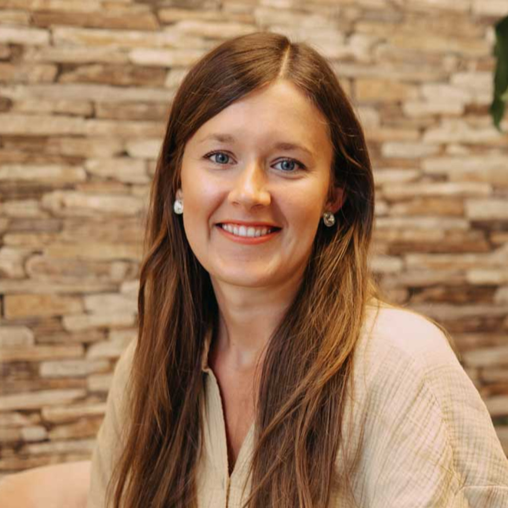 Lisa Neumann's Instagram, Twitter & Facebook on IDCrawl