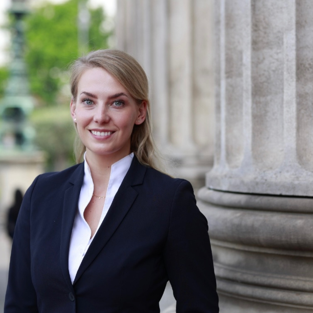 Kim Ricci-Schlaak - Geschäfststellenleiterin - VON POLL IMMOBILIEN ...