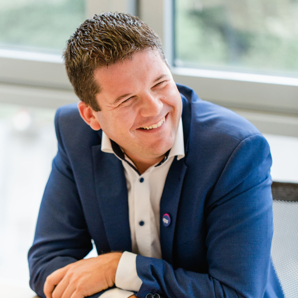 Peter Reisinger - Vertriebsleiter / Head of Sales Verkauf DCIS ... Data ...