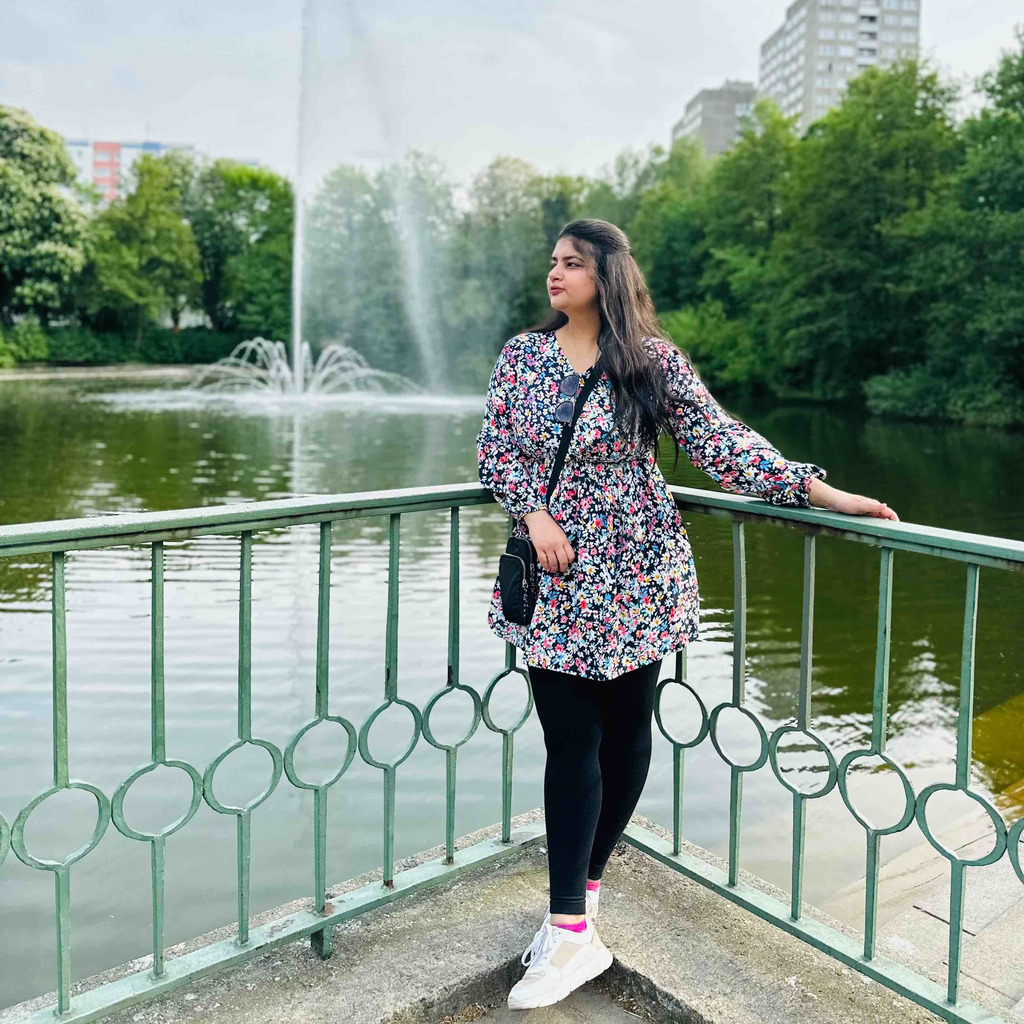 Ritika Rana - Not doing any job - Employee in amazon | XING