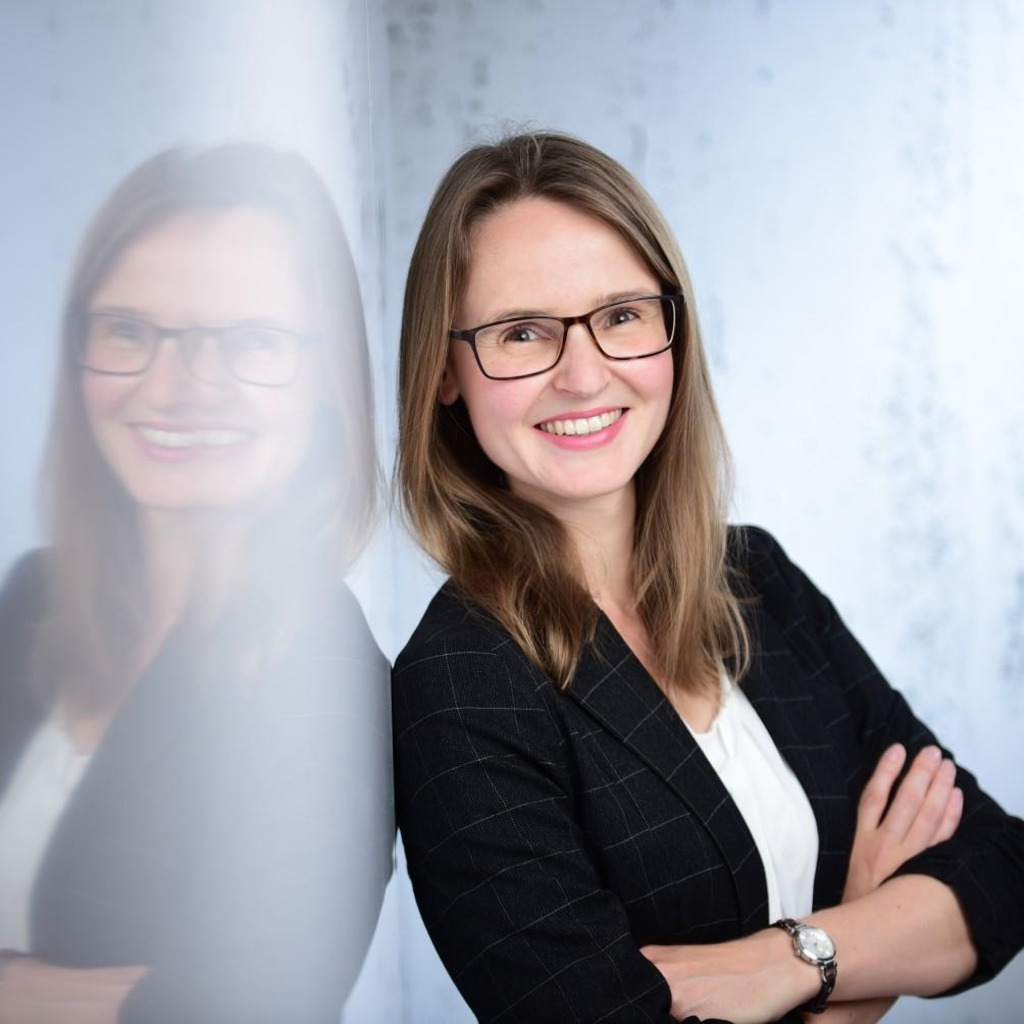 Alina Fischer - Referentin Zentrales Auslagerungsmanagement - Deutsche ...