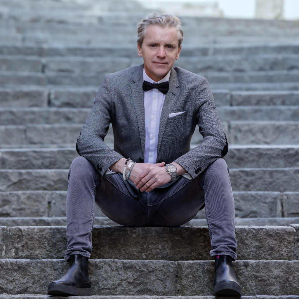 Andreas Neubauer - I Move People | I create space for people to ...