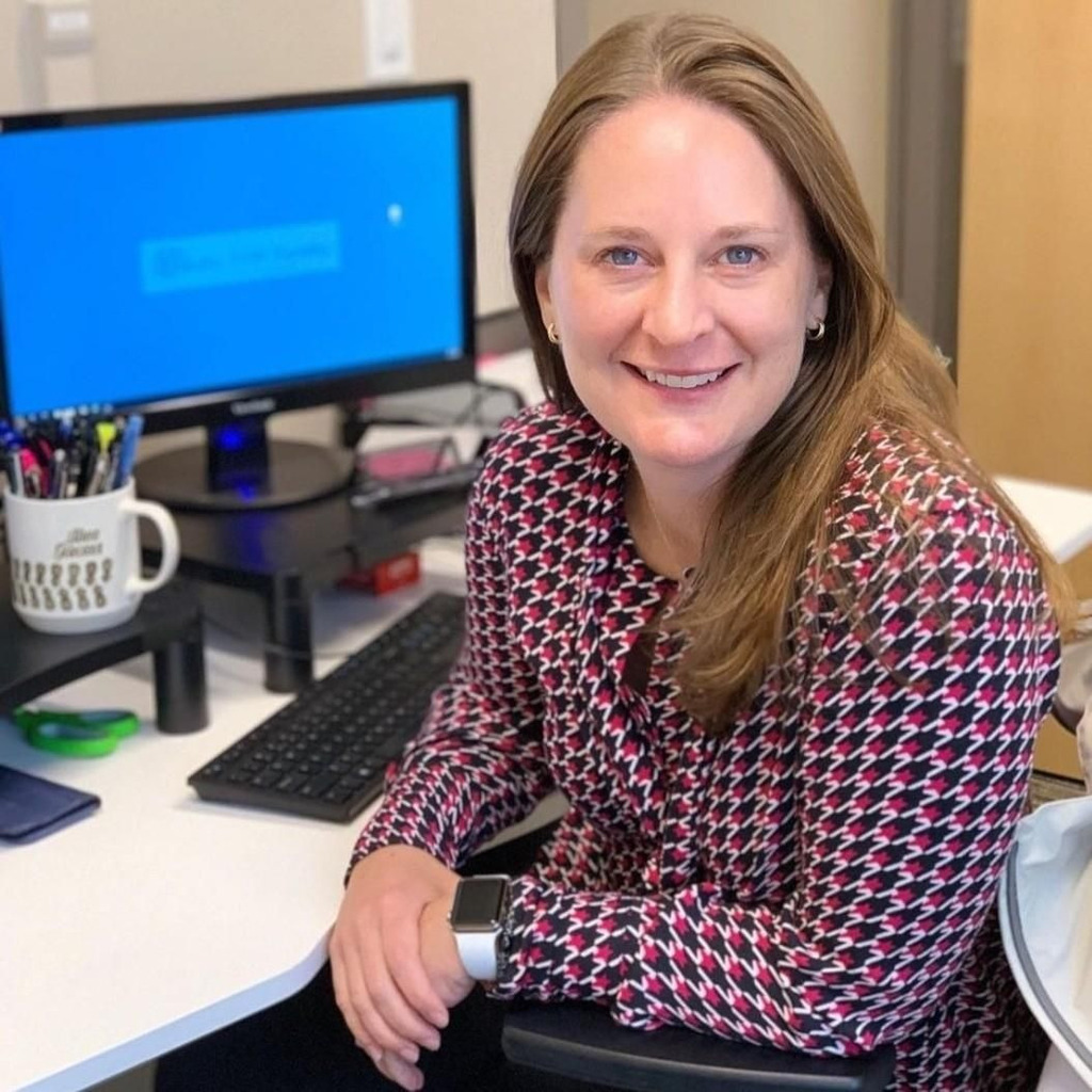 CHLOE Howard - Surgeon - United Nation | XING