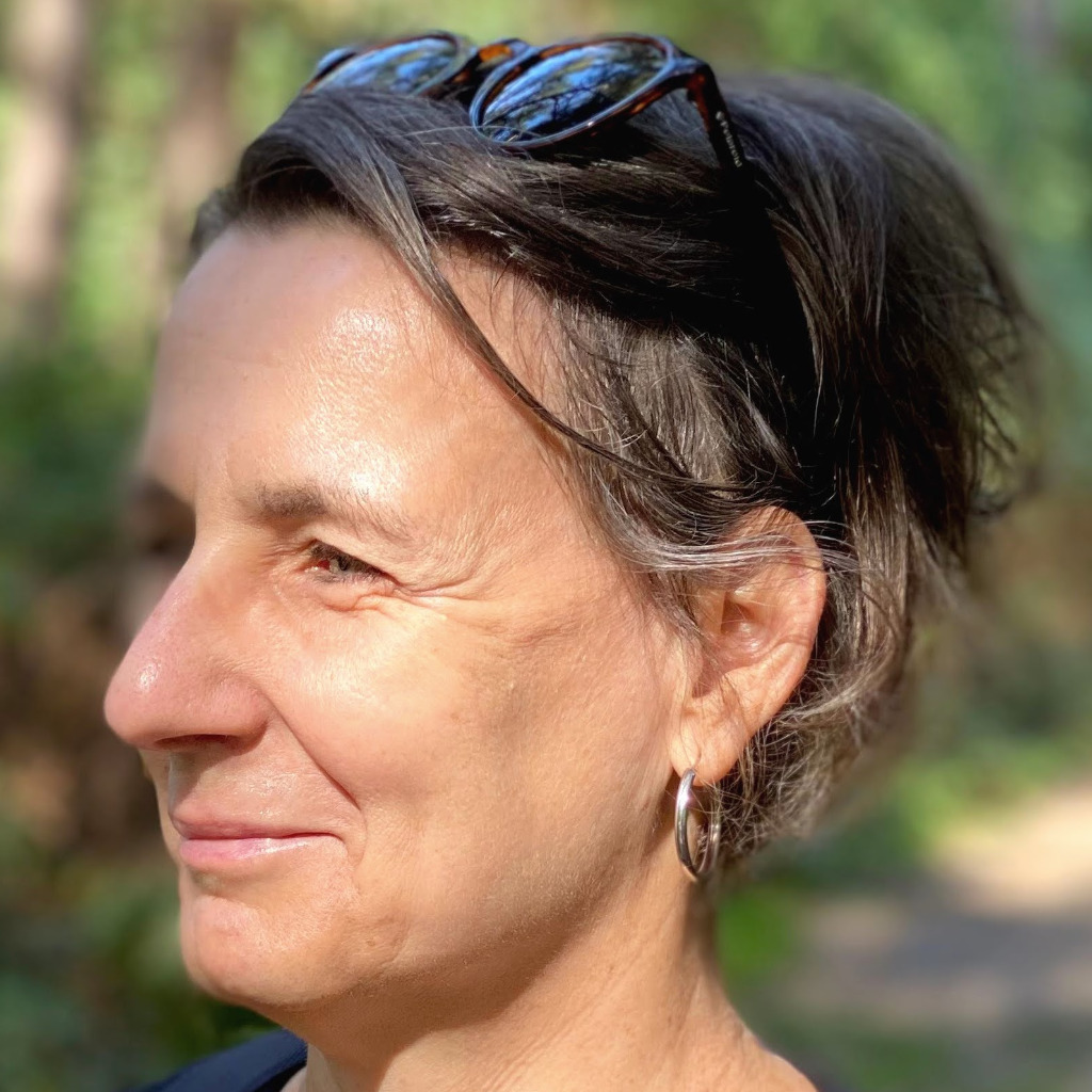 Annette Huckebrink - Trauerrednerin - Resonanzen | XING