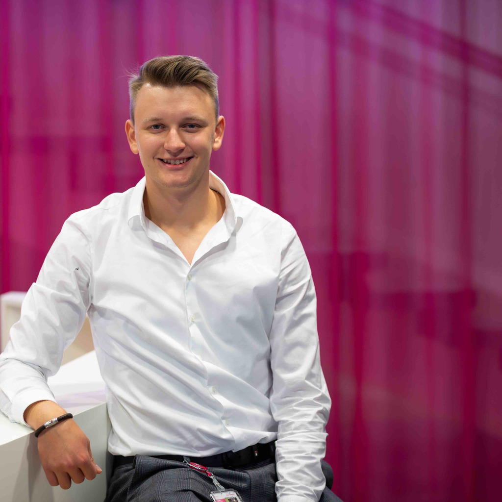 Tom Laskowski - Wirtschaftsinformatik - FOM Hochschule für Oekonomie ...