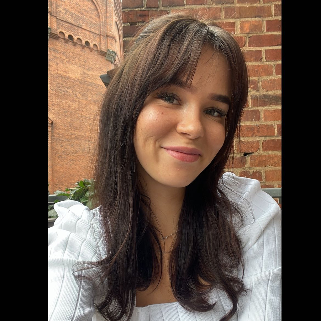 Laura Sturm - examinierter Altenpfleger - EMVIA LIVING Gruppe | XING