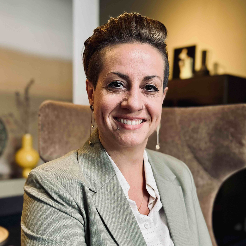 Erica De Cusatis - Einkäuferin - Spectral Audio Möbel GmbH | XING