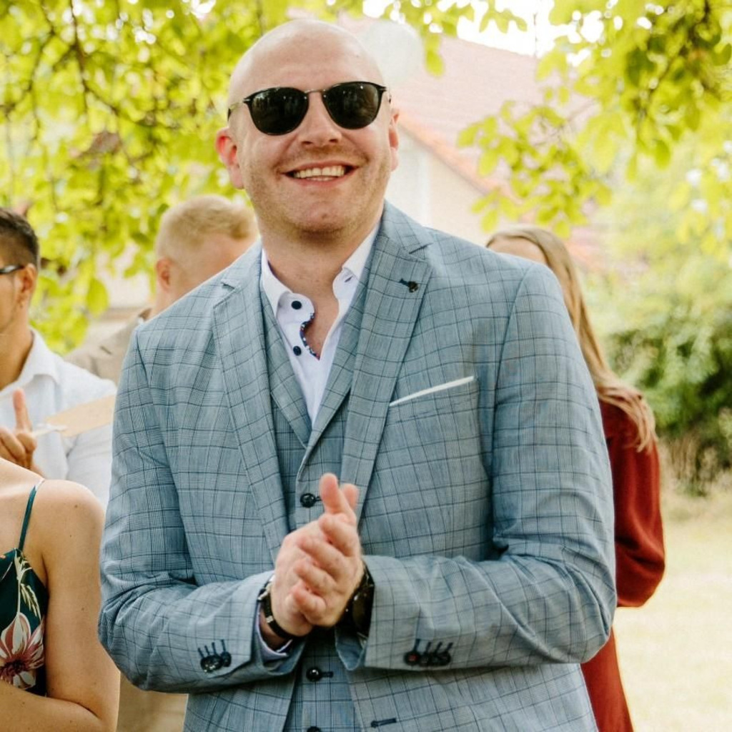 Oleg Heidt - Hausleiter - Möbelschau Einrichtungsgruppe | XING