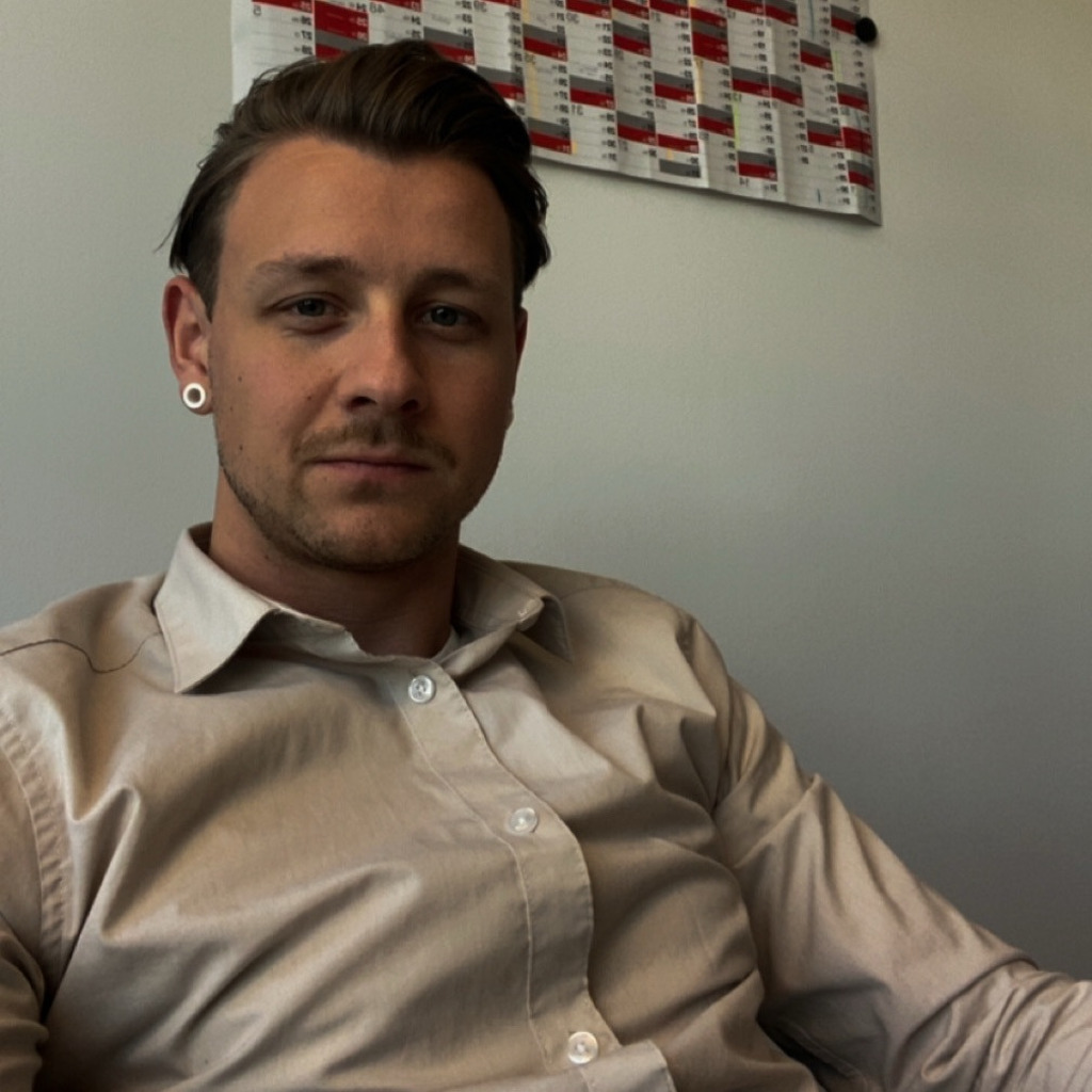 Joshua Uhrich - Einkäufer - Peter Gross Bau Holding GmbH | XING