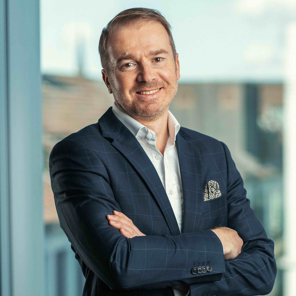 Martin Spiller - Executive Director - UBS Wealth Management | XING