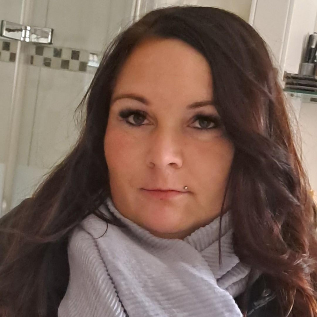 Nadine Hoffmann - Bezirksleiterin - TEDi GmbH & Co. KG | XING