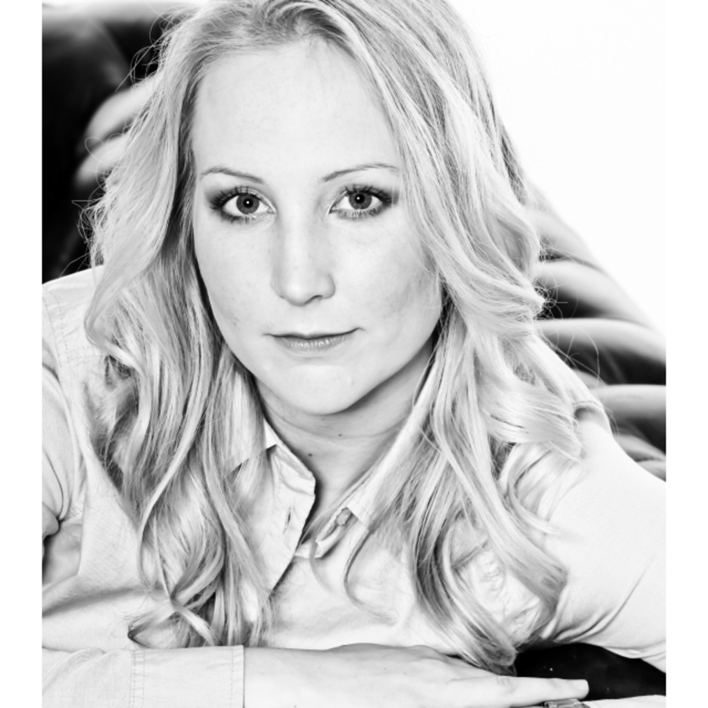 Anna Hofmann's Instagram, Twitter & Facebook on IDCrawl