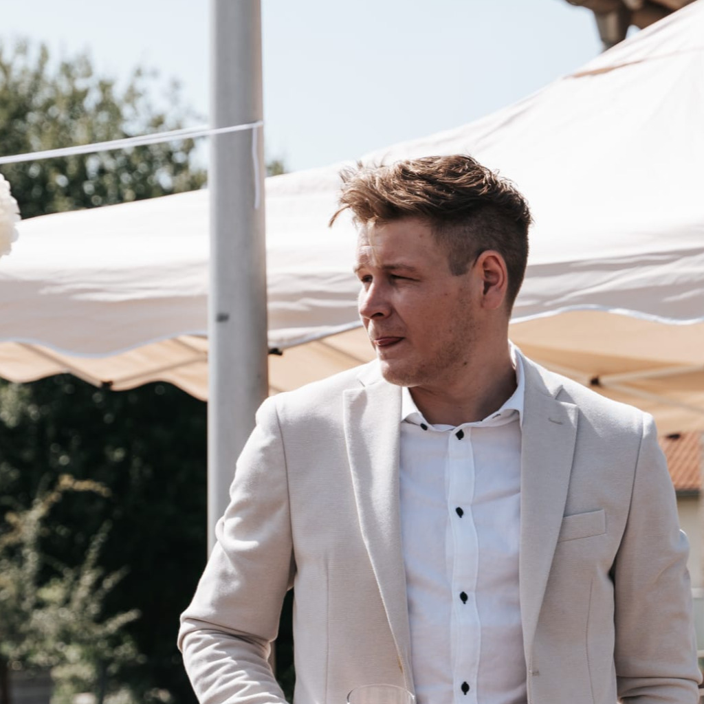 Benedikt Moock - Marktsegment Manager Mobility - SIMONA AG | XING