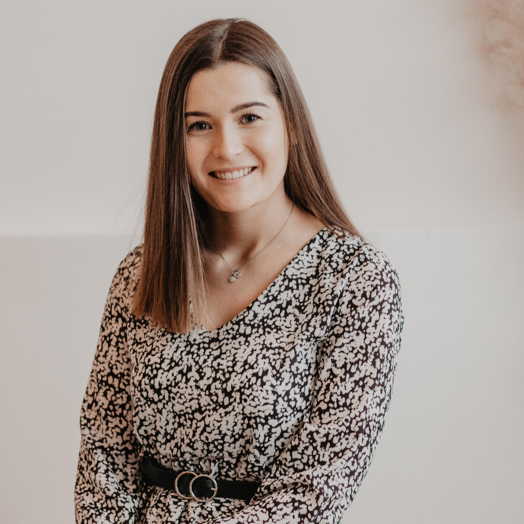 Lisa Born - Praktikantin Unternehmenskommunikation - Krombacher ...