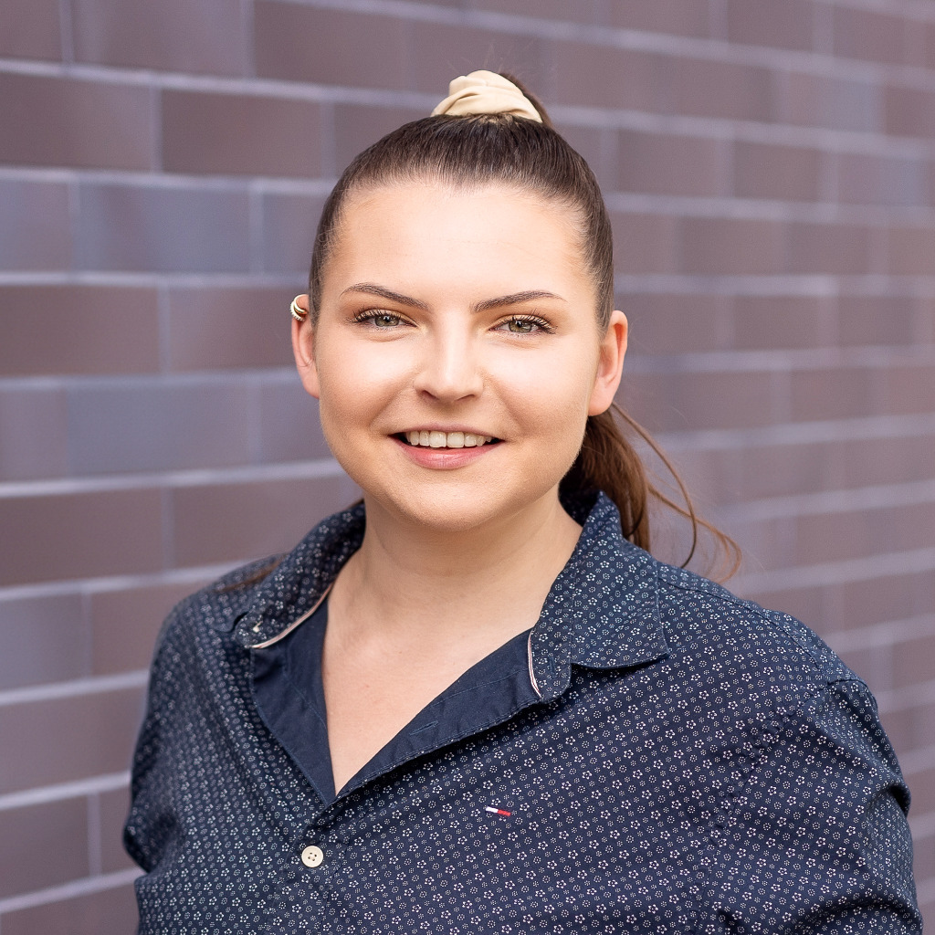 Lilly Curth - Account Manager - APRIVA GmbH | XING