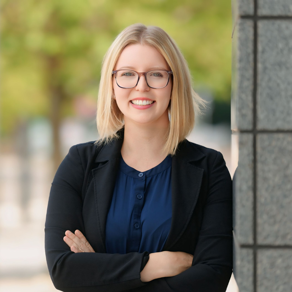 Lisa Buttez - Entwicklungsingenieurin - Ambientebeleuchtung - ANÜ ...