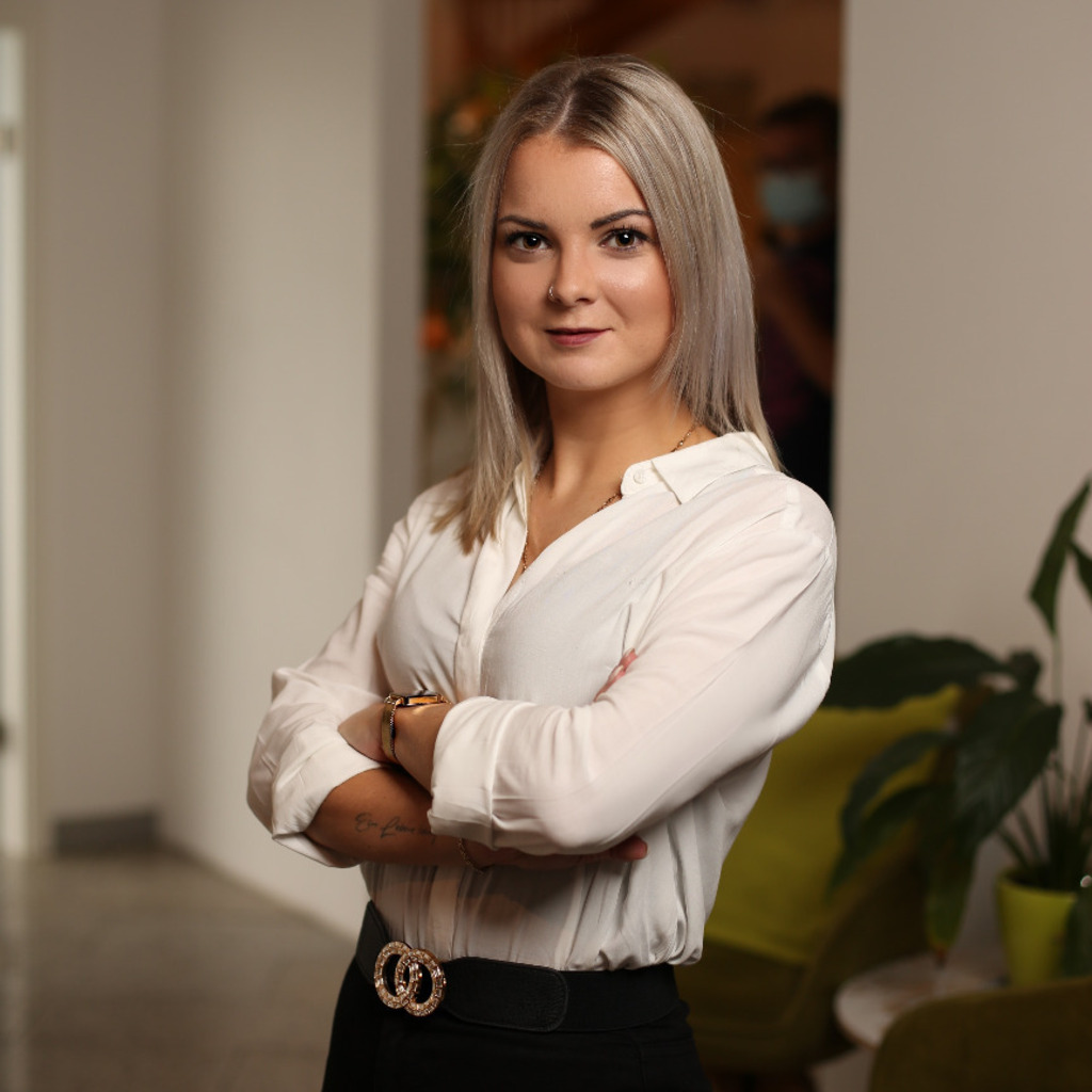 Angelina Hanselmann: Kauffrau für Büromanagement | XING