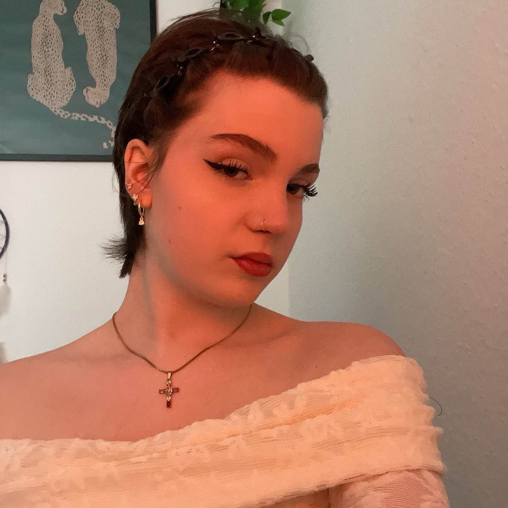 chiara breuer - Schülerin - Keiner | XING