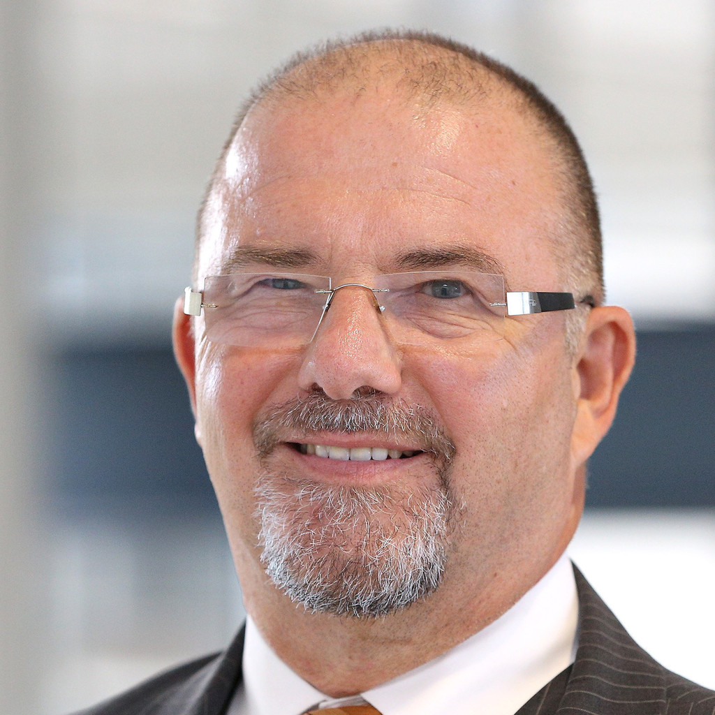 Dr. Felix Bauer - Freiberuflicher Dozent - FOM Hochschule für Oekonomie ...