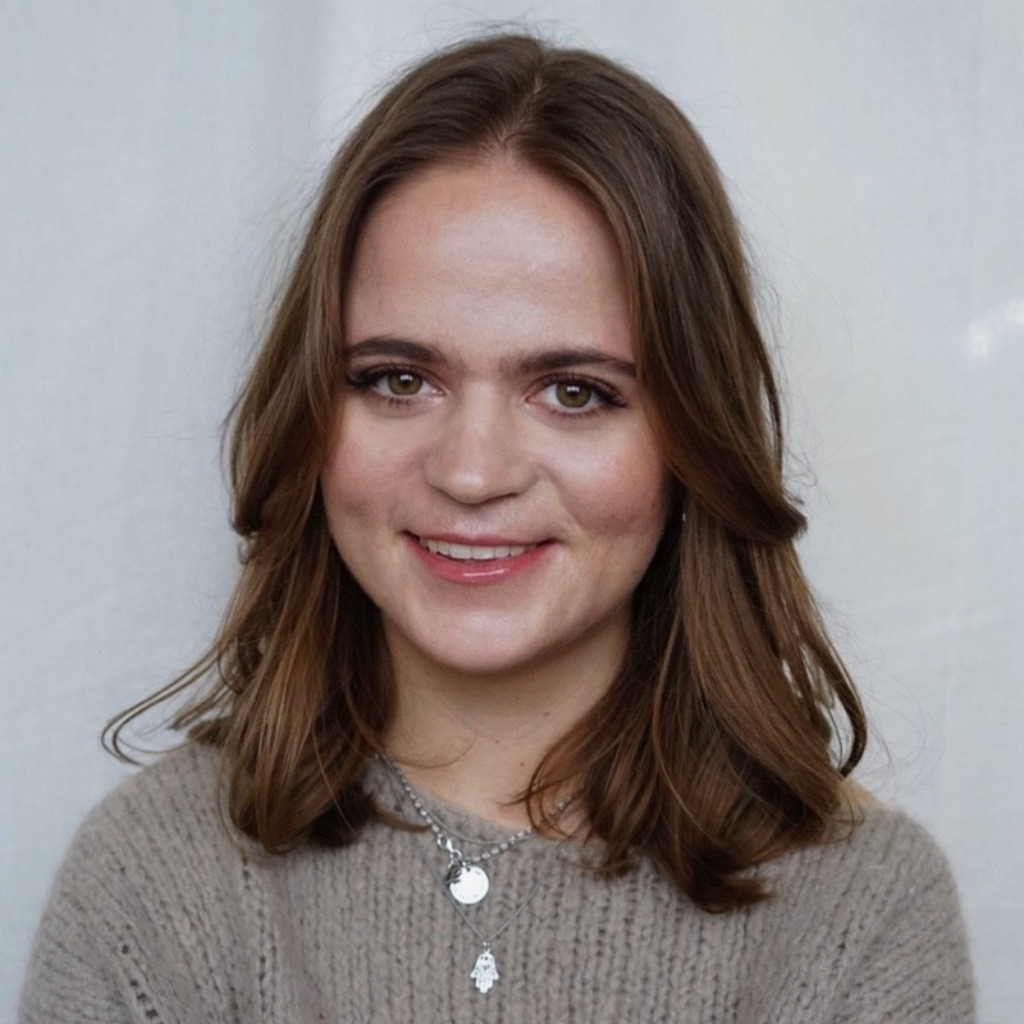 Maya Mae Adam - Fashion Stylist - Maya Mae Adam | XING