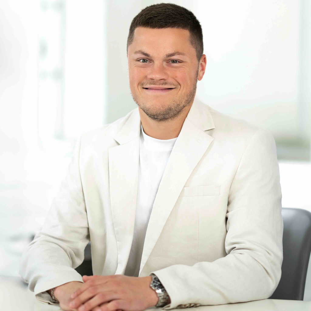 Luca Badinski - Personalberater - Hays | XING