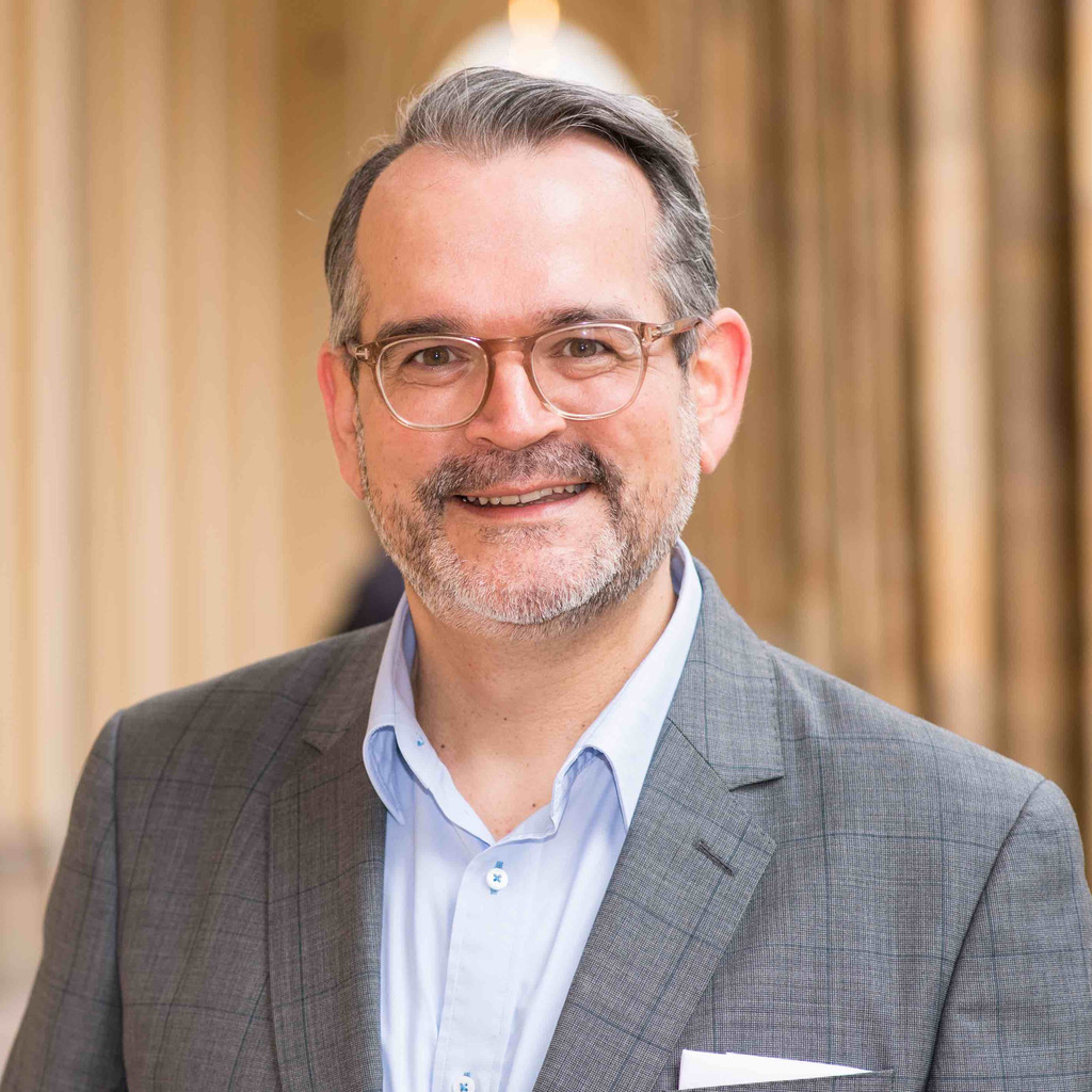 Dr. Kai Simon - Head of Legal Germany and Diagnostics Global Operations ...