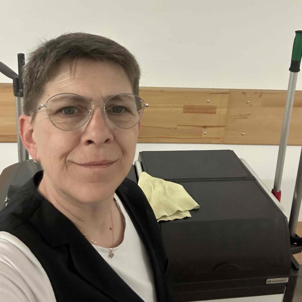 Simone Becker - Reinigungshelfer - SYDE | XING