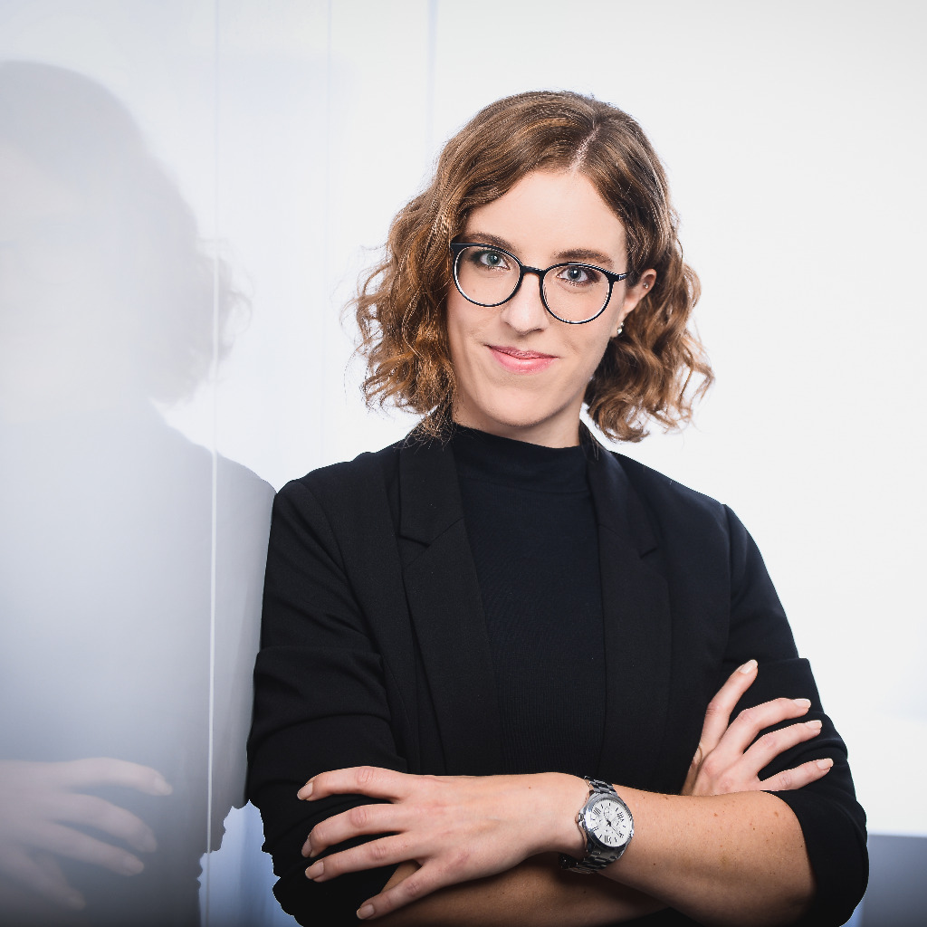 Sarah Dröst - Associate Business Unit Dedicated Solutions und ...