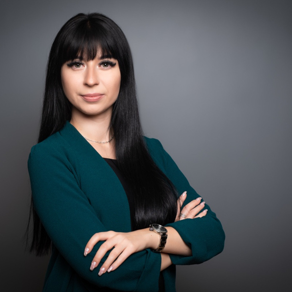 Julia Dubs: Ausbildung und Berufserfahrung | XING