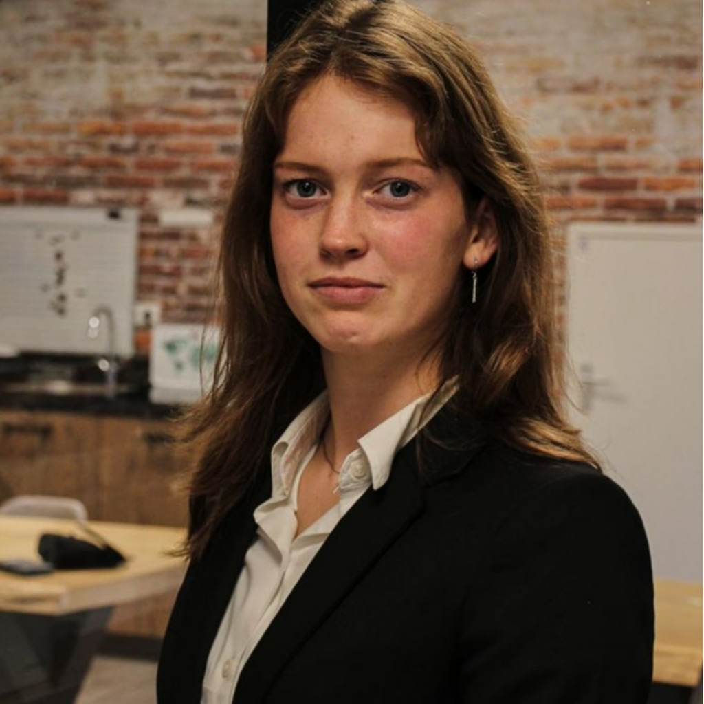 Anna Van Rhee - Interim Trainee Yacht - Yacht | XING
