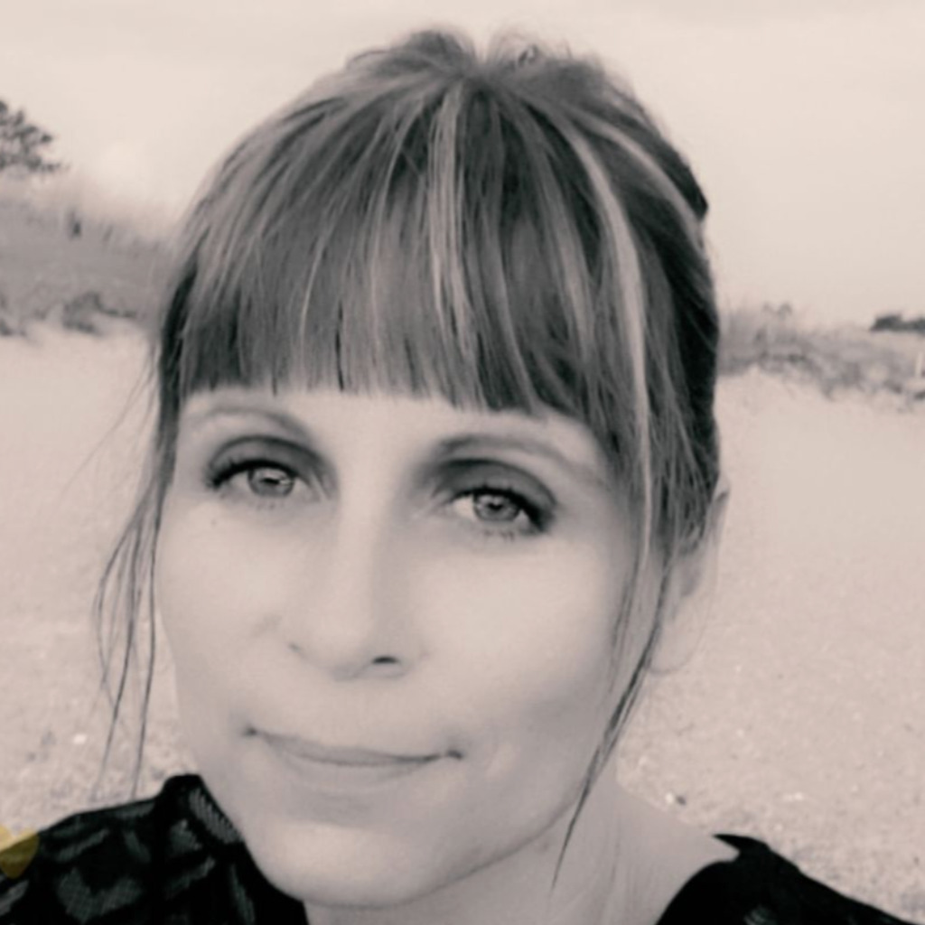 Mandy Matthews's Instagram, Twitter & Facebook on IDCrawl